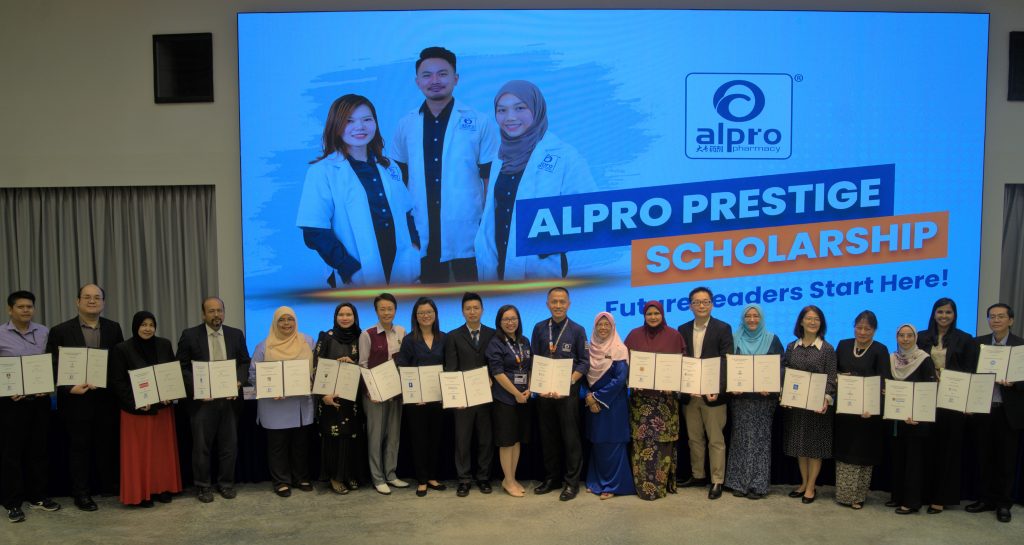 Tengku Puteri Raja Tengku Puteri Iman Afzan Receives Honorary Degree ...